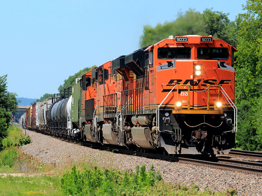 BNSF 9033